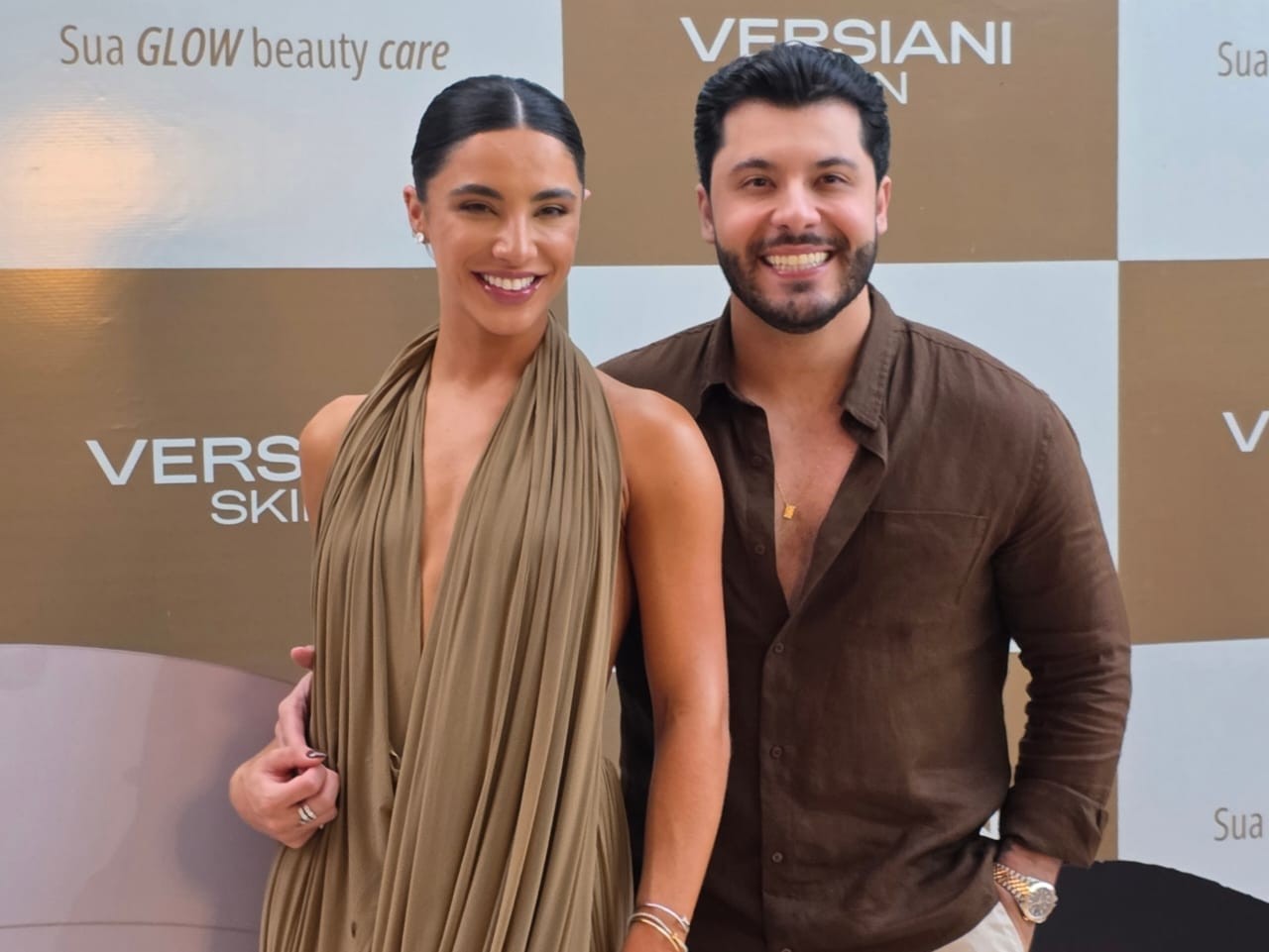 Gabriela Versiani lança sua linha de beleza e recebe carinho de Murilo ...