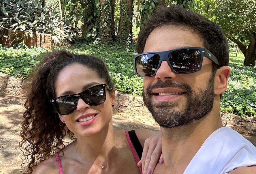 Duda Nagle e namorada fazem 'batalha de tanquinhos'; assista aos vídeos