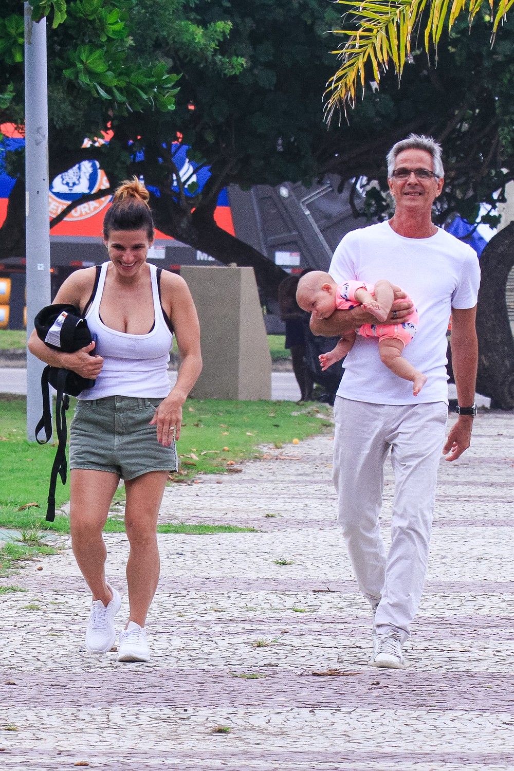 Jade Barbosa dá raro passeio pela orla da Barra da Tijuca acompanhada ...