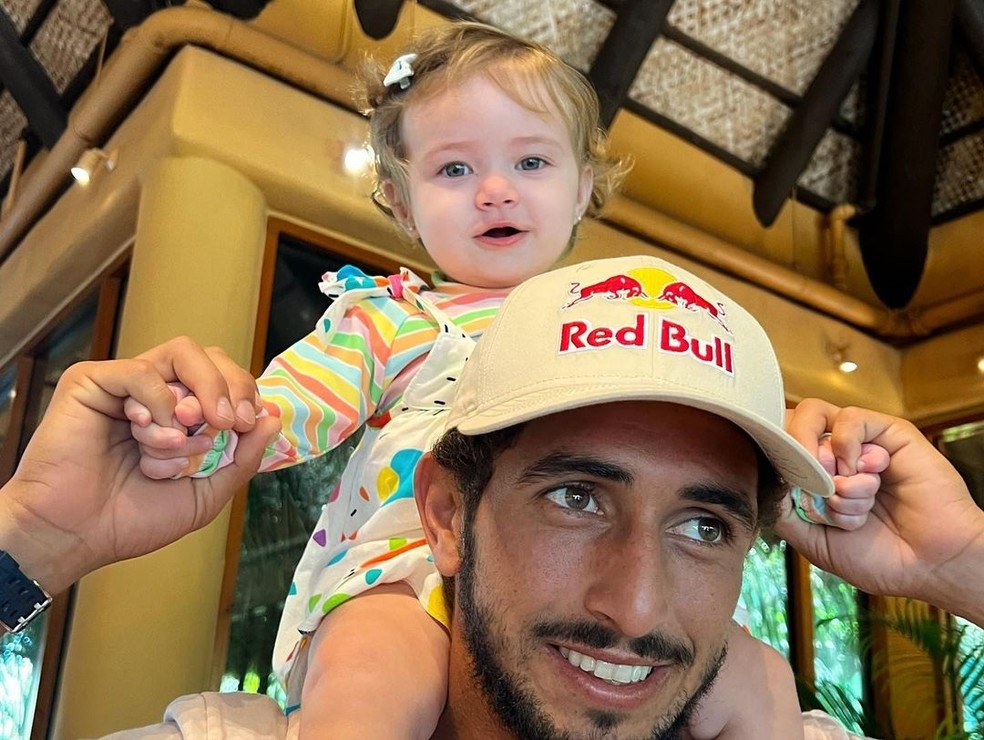 Longe da família, Lucas Chumbo passa aniversário de filha resgatando ...