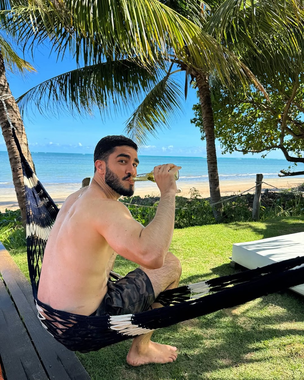 Solteiro no Rio, Leonardo Bittencourt explica por que não curte apps de relacionamento