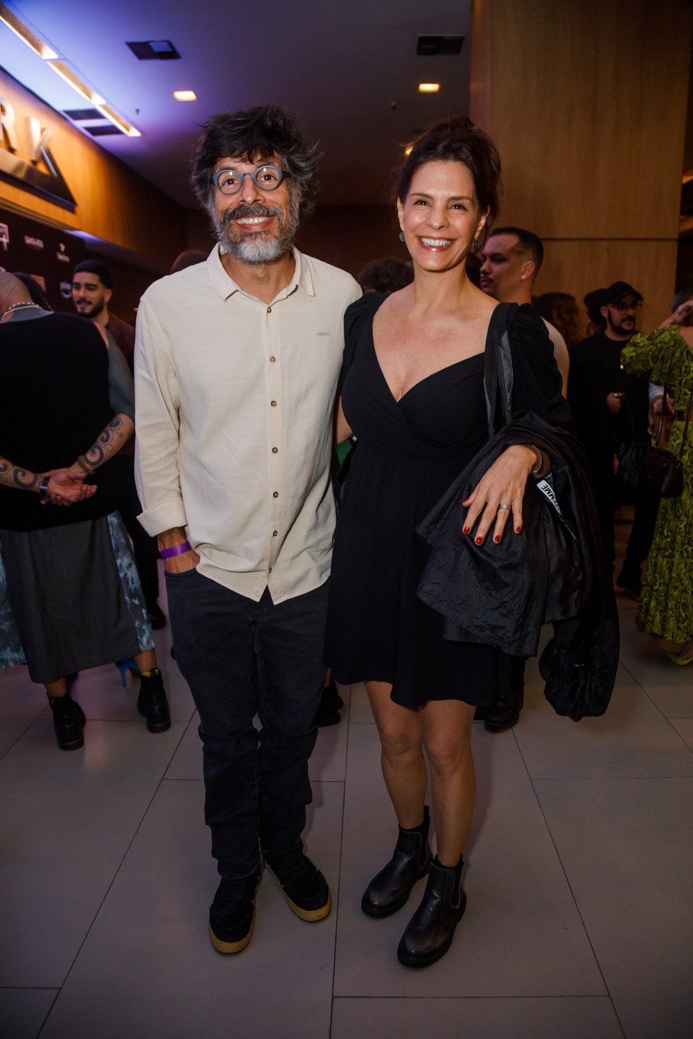 Helena Ranaldi faz rara aparição com o marido, o ator e diretor Daniel ...