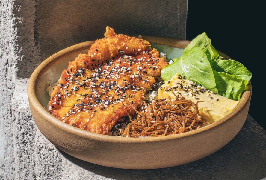 Mr. Poke esquenta cardápio com novos pratos para o inverno paulista