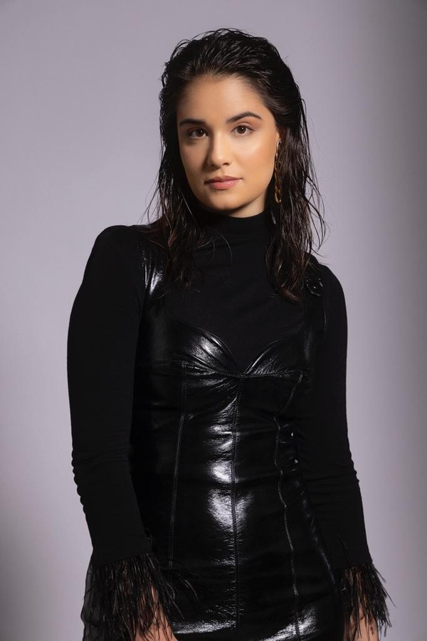 Revelação em 'De volta aos 15', Amanda Azevedo lembra estágio na TV Globo