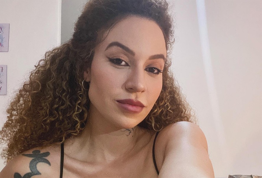 Saiba quem é a cantora Ananda, alvo de falas racistas de Ana Paula Minerato