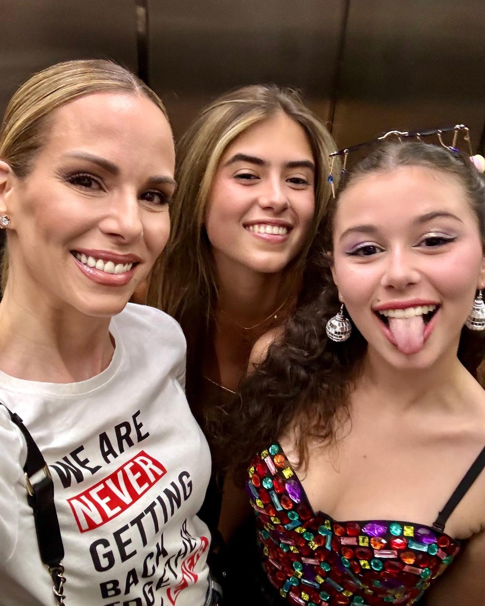 Após adiamento, famosos vão a show de Taylor Swift no Rio de Janeiro