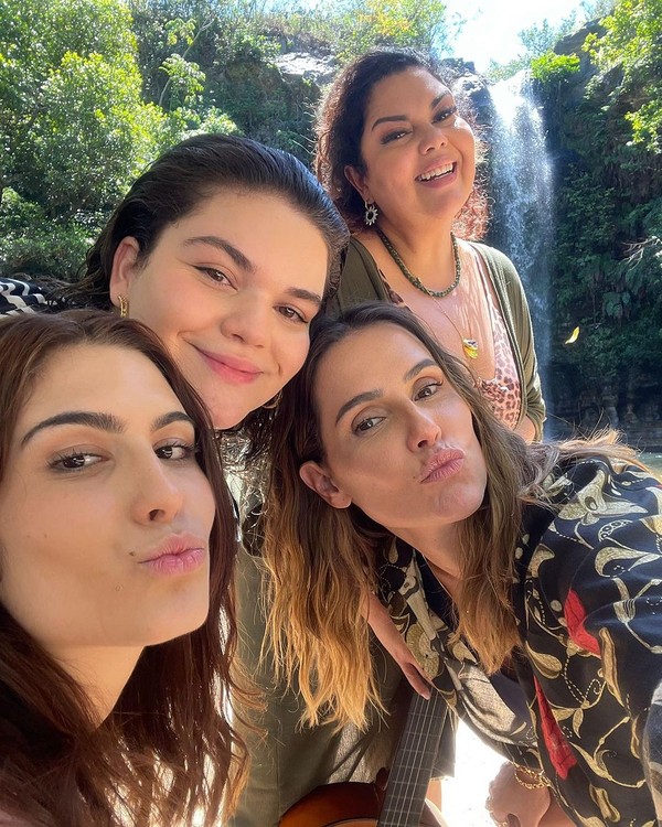 Laura Simões fala da estreia em 'Rensga Hits' ao lado mãe, Fabiana ...