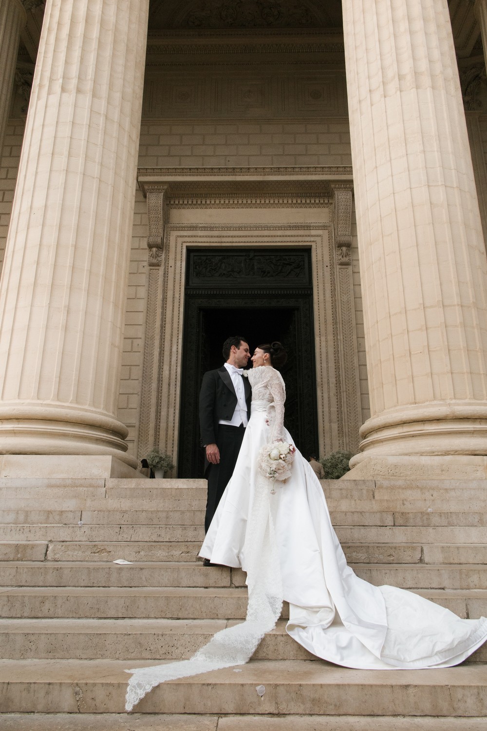 Elisa Zarzur e Alexandre Negrão se casam em Paris