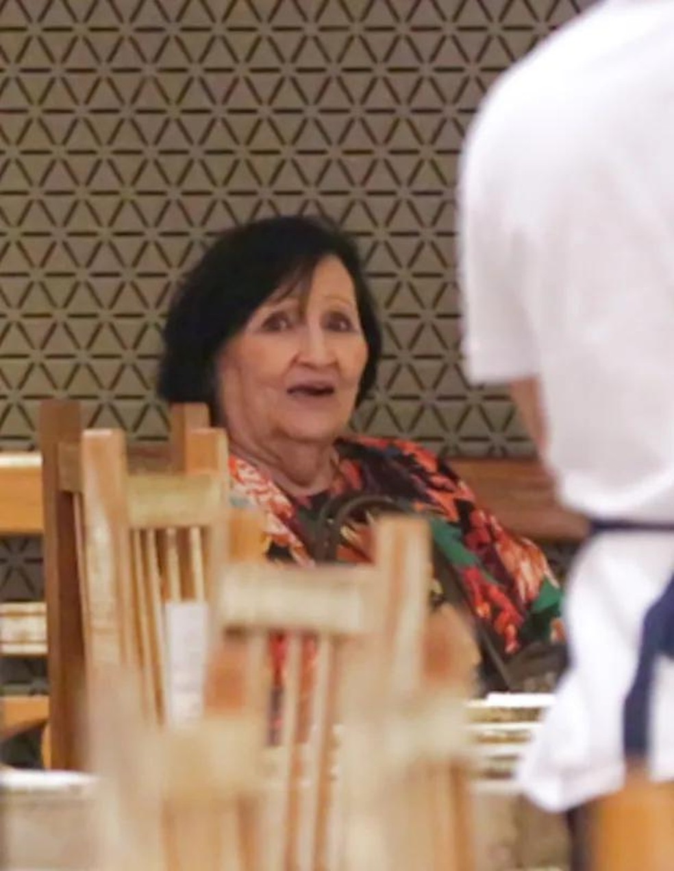 Déa Lúcia, mãe de Paulo Gustavo, passeia com os netos em shopping do Rio