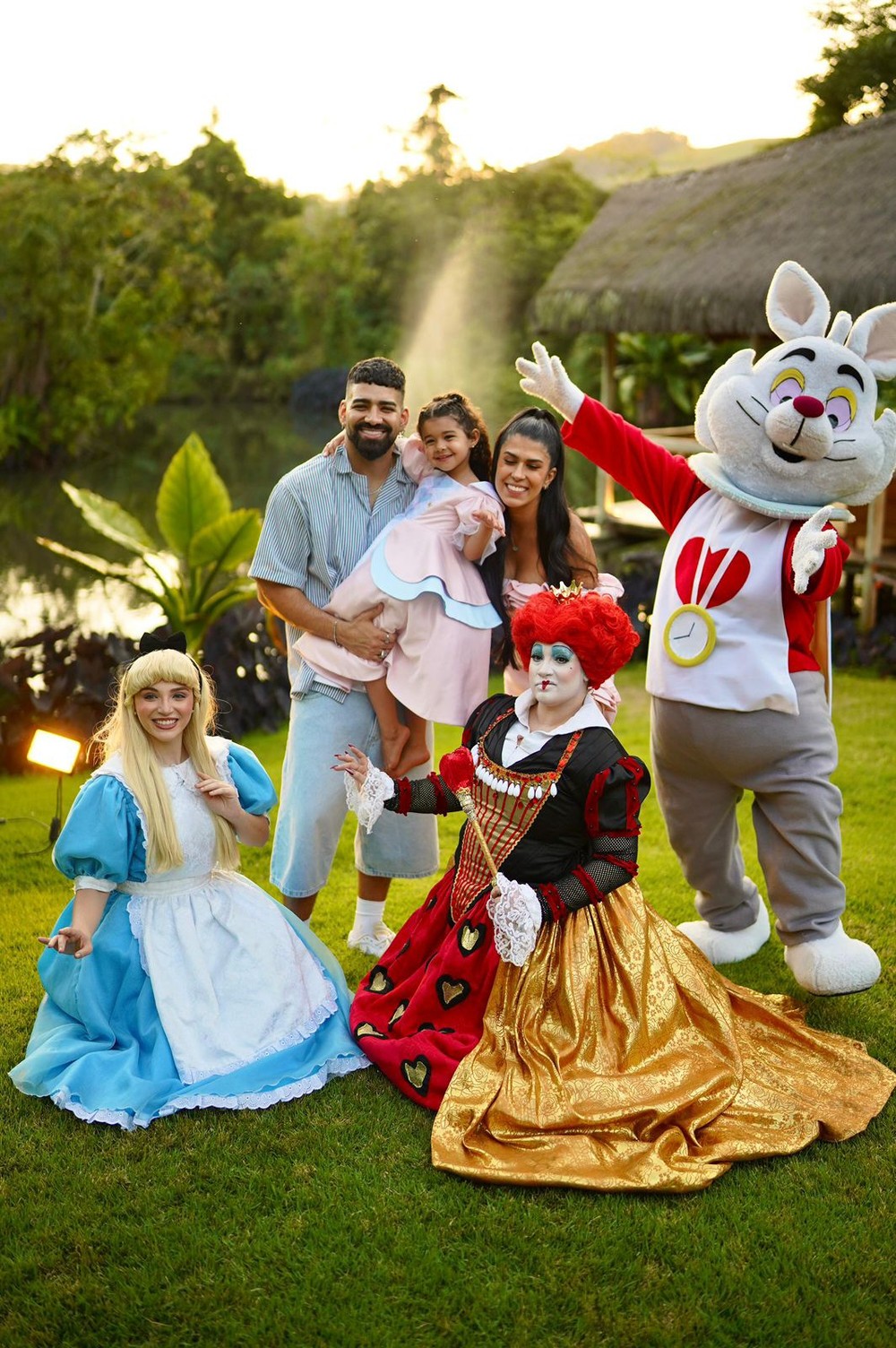 Dilsinho abre álbum da festa de aniversário da filha