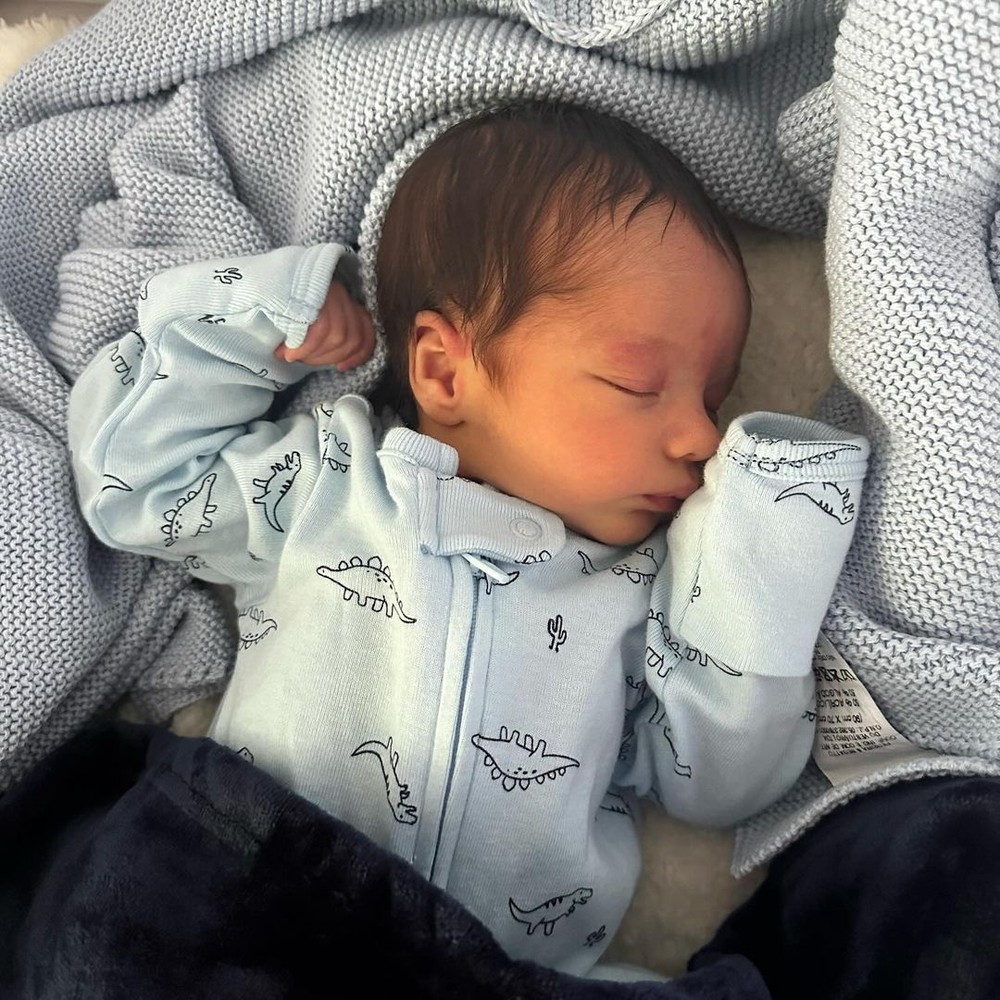 Leo Chaves mostra filho pela primeira vez: 'Nasceu em 28 de maio'; fotos