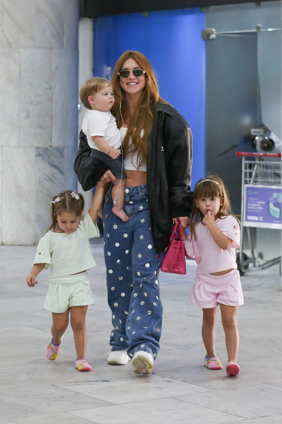 Virginia Fonseca embarca com os filhos no Rio, e Maria Alice encanta ...