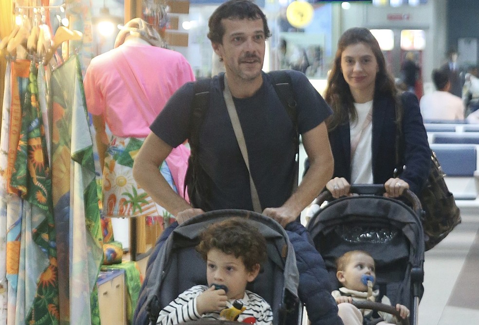 Jayme Matarazzo e Maria Luiza Tellechea com os filhos, Antônio e Maria — Foto: Priscila Silva/AgNews