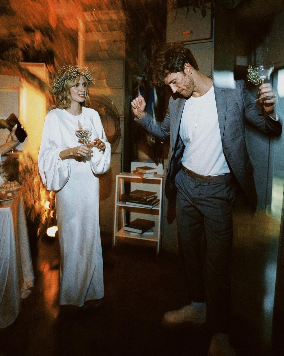 Rodrigo Calazans abre álbum de fotos de casamento com Isabella Scherer