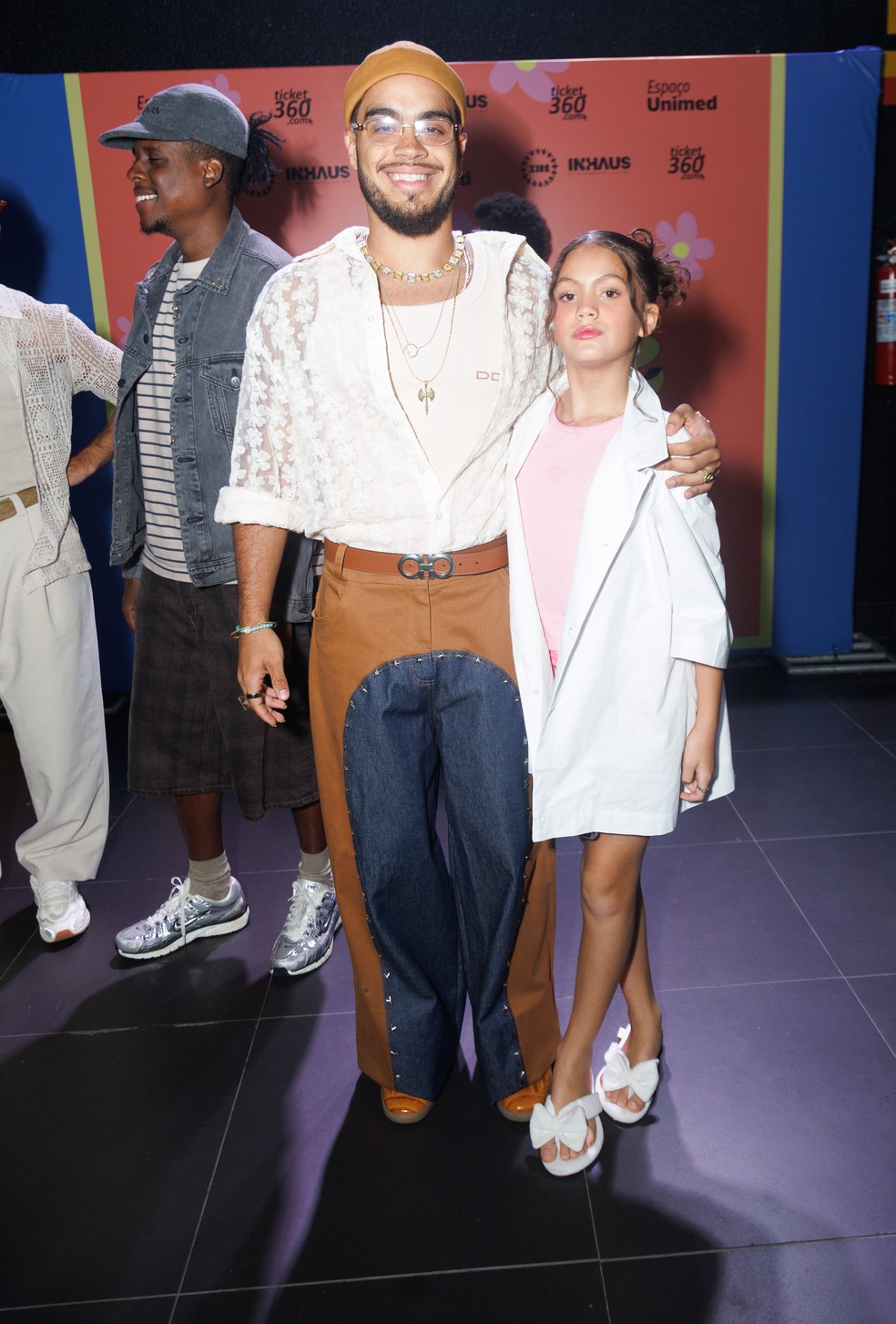Neta de Preta Gil chama atenção pelo tamanho em show do pai em São Paulo