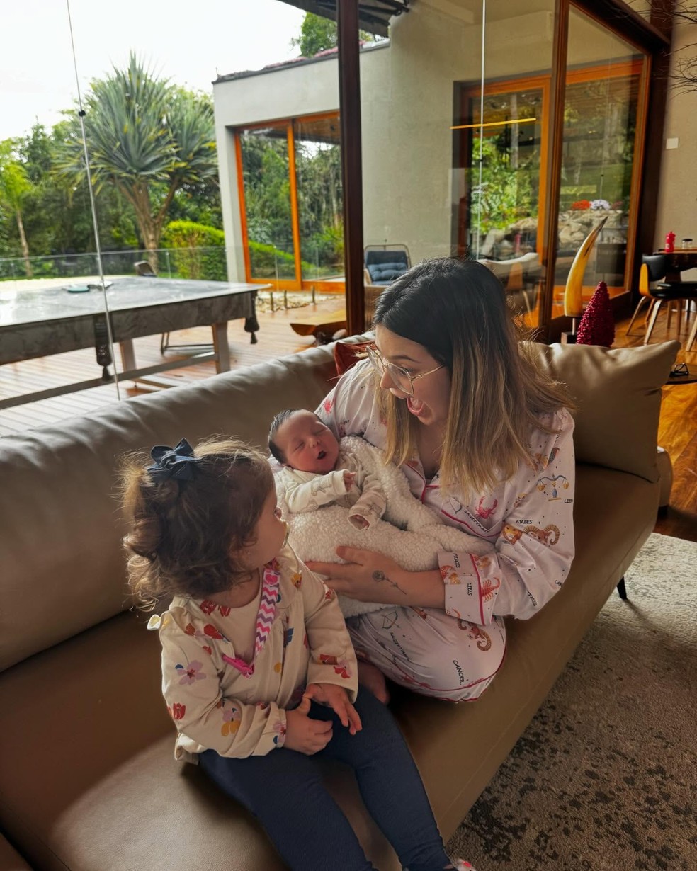 Viih Tube posta cliques fofos de domingo com os filhos, Lua e Ravi