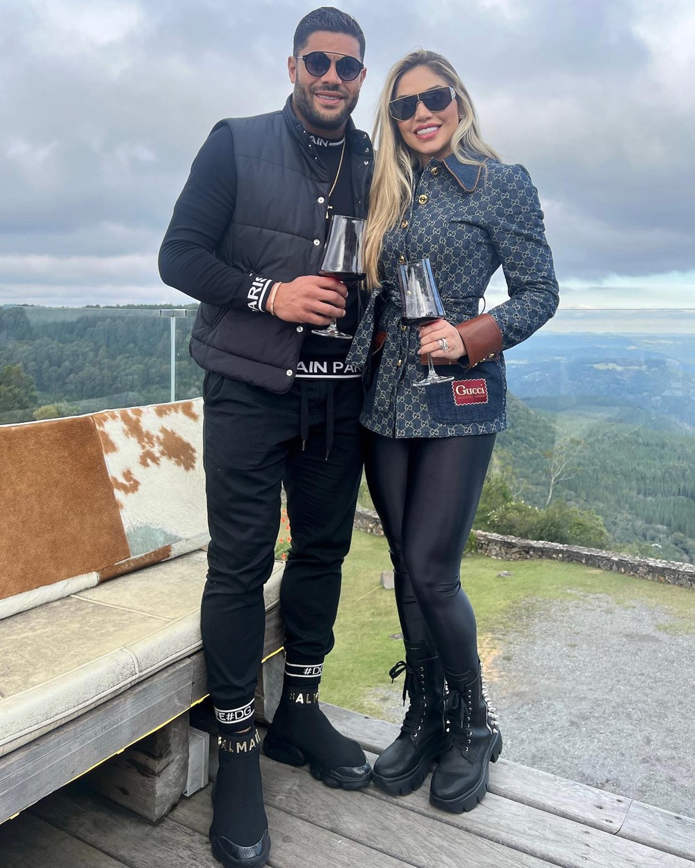 Hulk abre álbum romântico com Camila Ângelo: 'Minha eterna namorada'