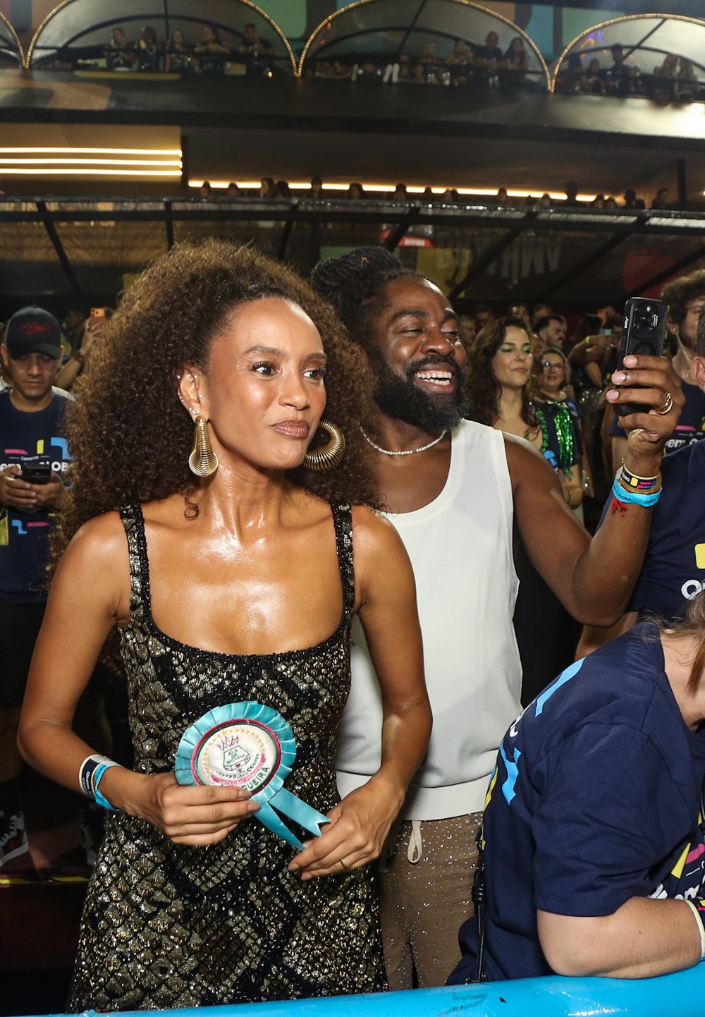 Taís Araujo e Lázaro Ramos beijam muito em 'vale night' no Desfile das ...