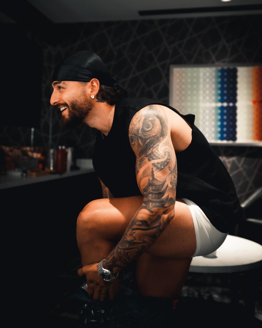 Maluma posta de cueca branca e empolga fãs: 'Quem mais deu zoom?'