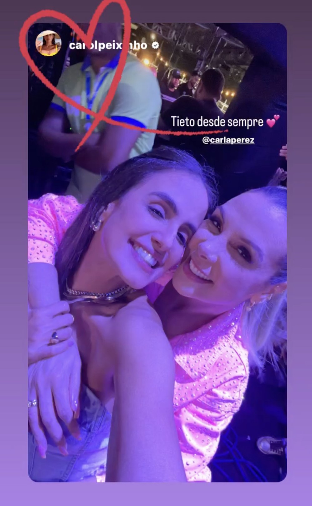 Carol Peixinho mostra encontro com Carla Perez: 'Tieto desde sempre'