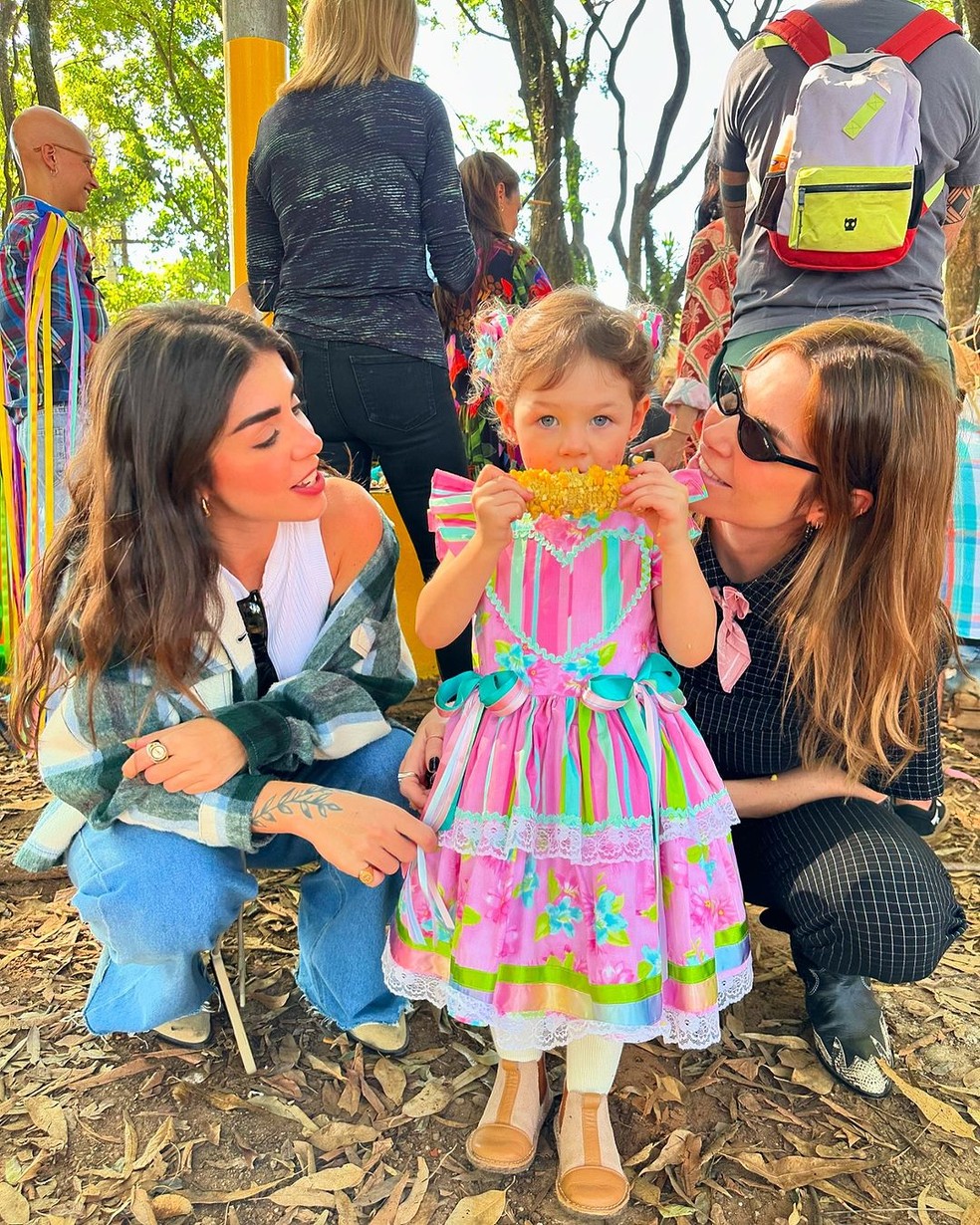 Famosos se divertem com filhos em festas juninas