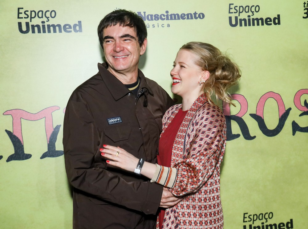 Samuel Rosa faz rara aparição com a esposa em primeiro show solo após ...