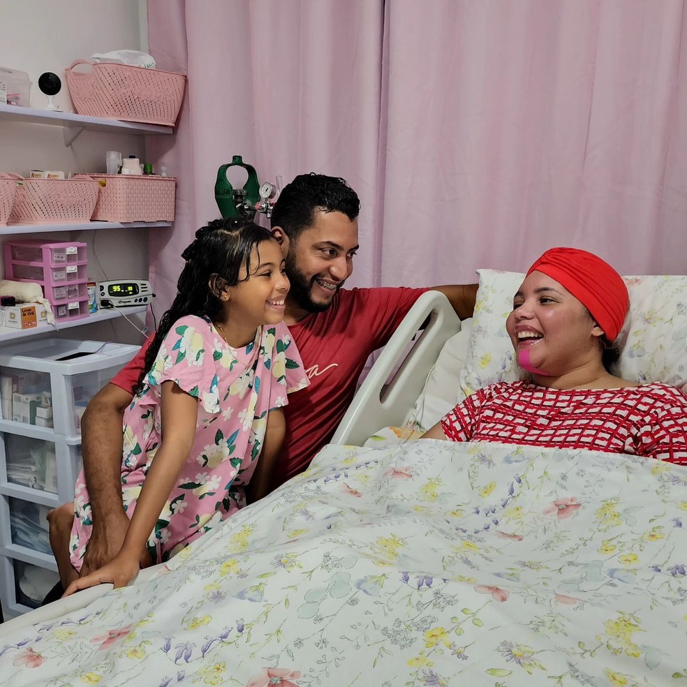 Amanda Wanessa, que sofreu acidente em 2021, aparece sorridente em foto ...