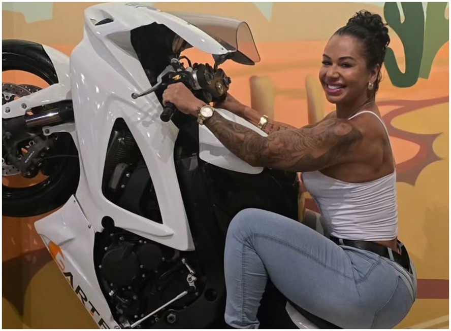 Vanessa Ataides, que diz ter o maior bumbum do Brasil, revela ...