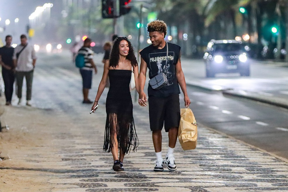 Astro da NBA Miles McBride curte viagem ao Rio com a namorada brasileira
