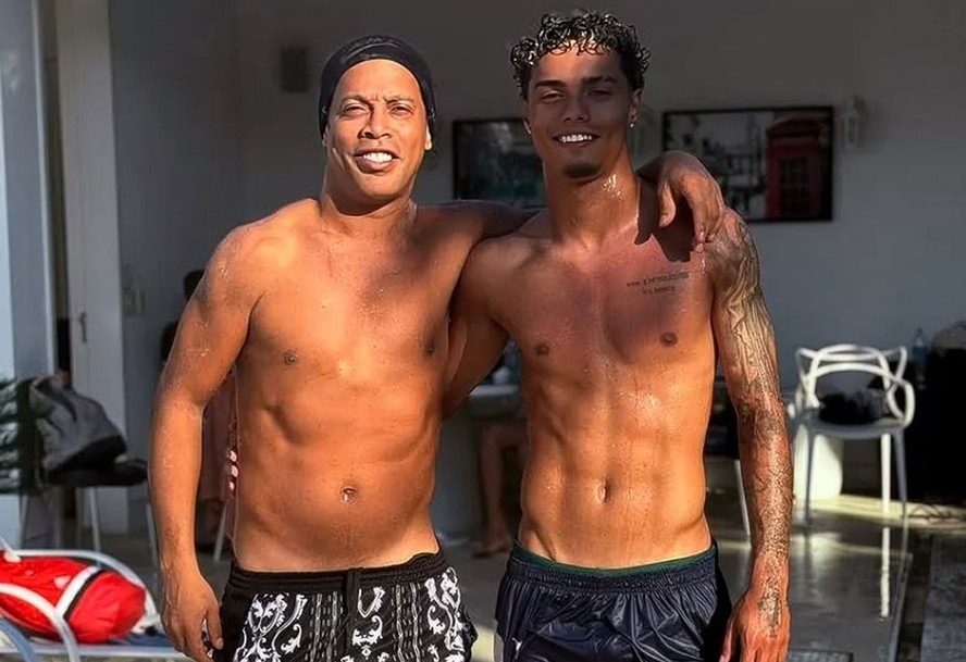 Ronaldinho Gaúcho se manifesta após anúncio de que será avô