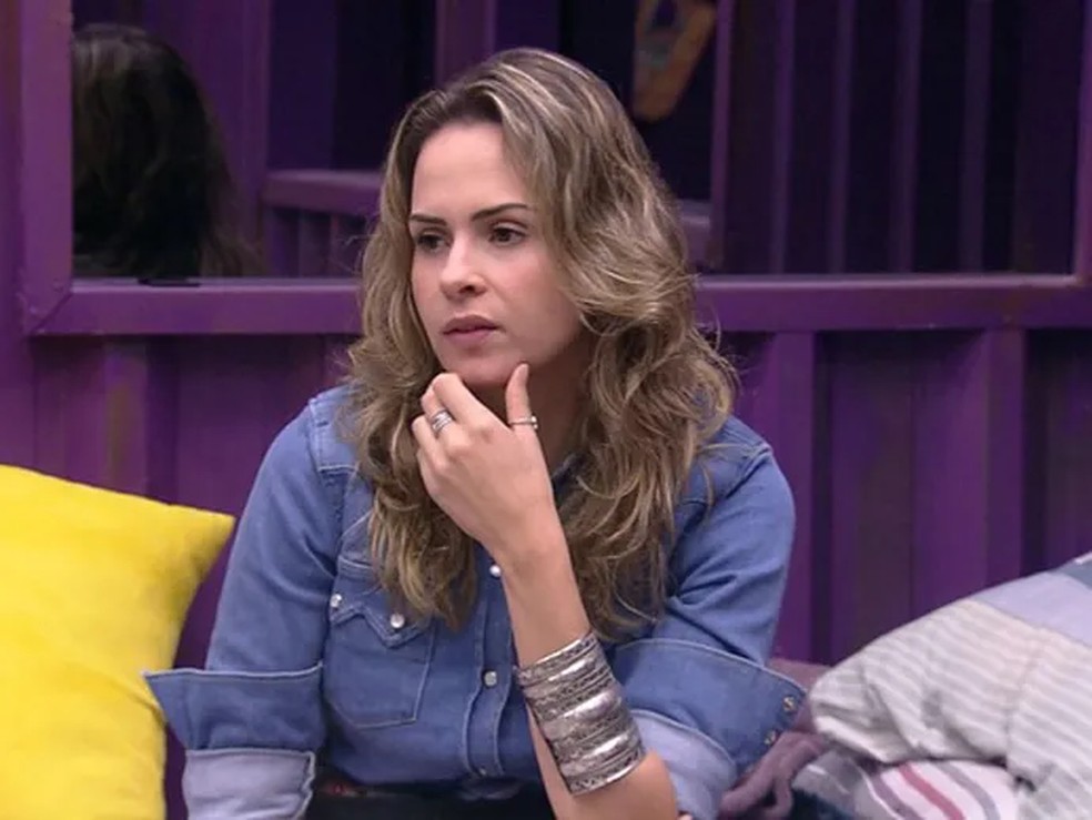 Após saída de Anny, ex-BBB Ana Paula Renault aparece aos prantos ao ...