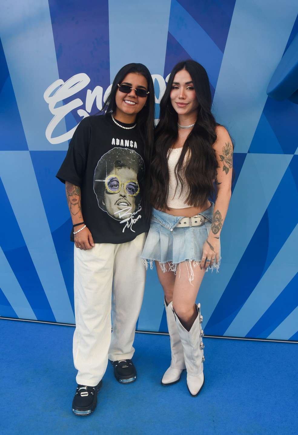 Após anúncio de noivado, Yasmin Santos e Maria Venture curtem Ensaios ...