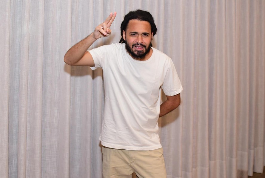 Chico Brown, filho de Carlinhos Brown e neto de Chico Buarque, faz ...