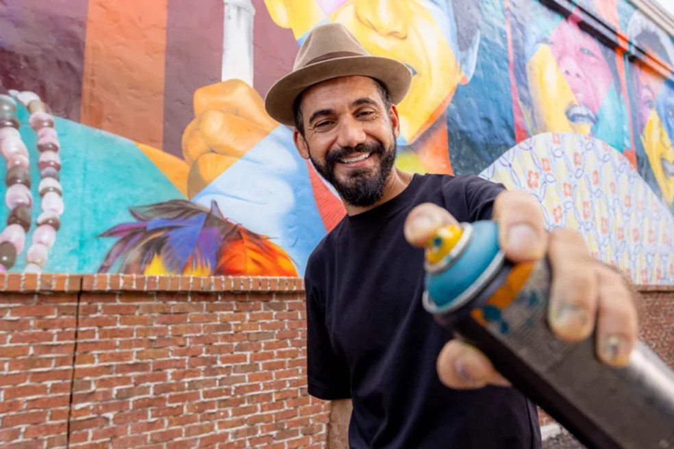 Kobra se torna primeiro brasileiro a pintar mural no Walt Disney World ...