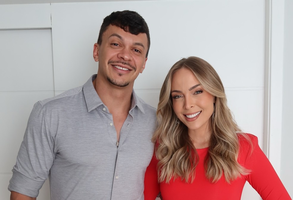 Tata Estaniecki e Júlio Cocielo são vistos juntos após fim do casamento ...