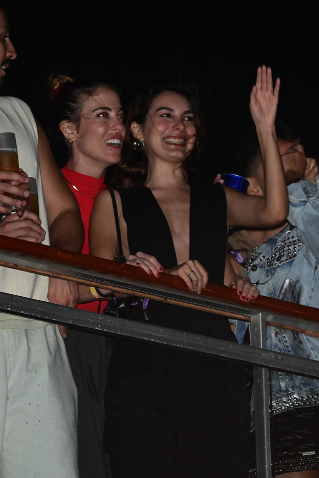 Ex-'Malhação' Marina Moschen aparece em clima de romance com a namorada