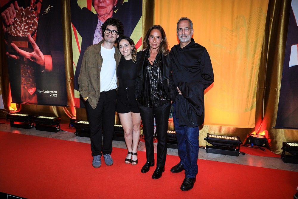 Andrea Beltrão vai com marido, filho e nora ao Prêmio Shell; veja ...