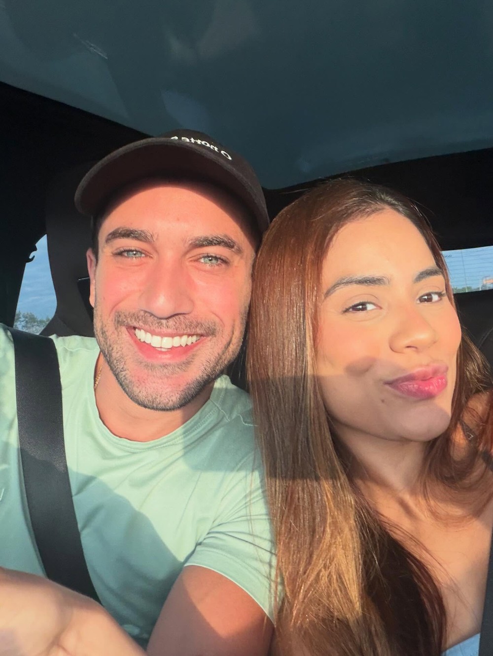 Ricardo Vianna abre álbum de momentos de descanso com Lexa em Arraial ...