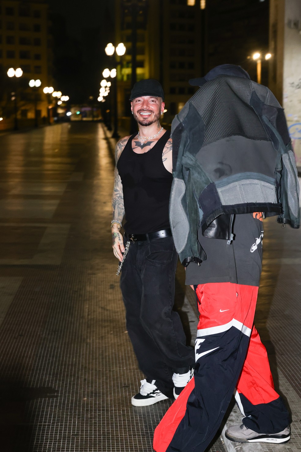 J Balvin é tietado ao deixar after party de Pedro Sampaio após show no ...