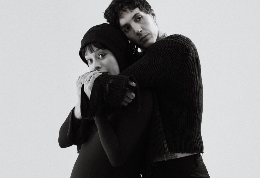 Brasileira Alissa Salles e vocalista do Bring Me The Horizon esperam ...