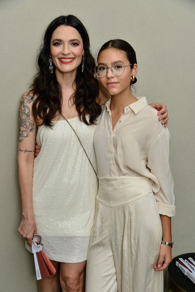 Vanessa Rozan recebe amigos e especialistas em beleza para matinê de ...