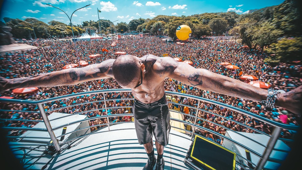 Léo Santana se emociona após puxar bloco em SP: 'Em êxtase com o que vivi'