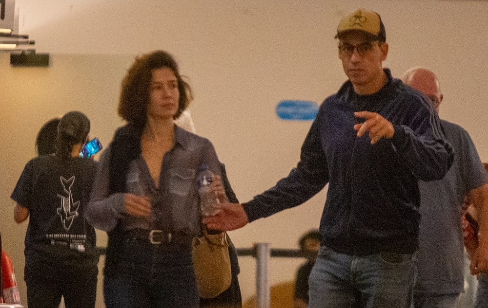 Em aparição rara, Marjorie Estiano vai ao cinema com o namorado, Marcio ...
