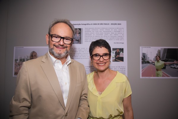 Sandra Annenberg e Ernesto Paglia trocam beijo em evento