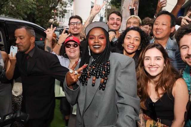 Ms. Lauryn Hill surpreende fãs e famosos ao lançar coleção de roupas em ...