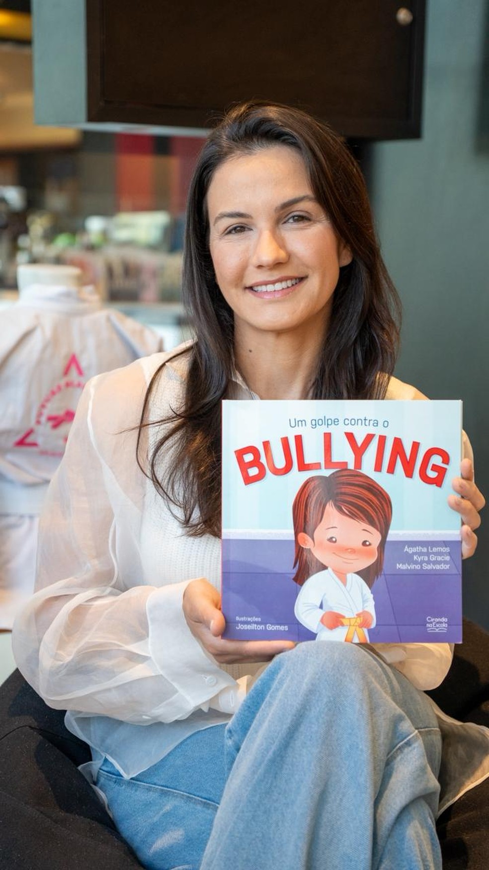 Kyra Gracie e Malvino Salvador lançam terceiro livro infantil