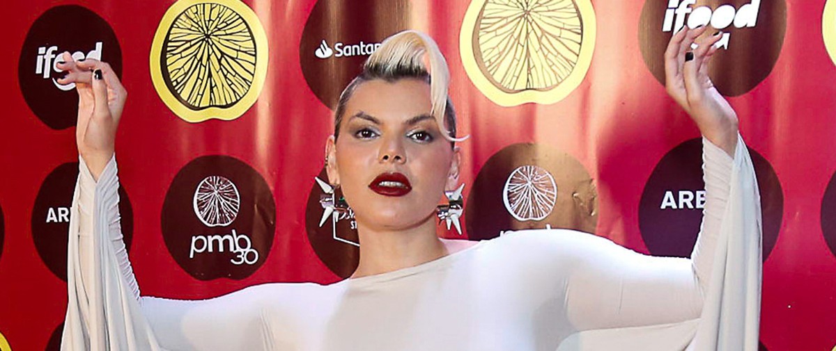 Duda Beat usa vestido transparente sem lingerie: 'Liberamos mamilos'