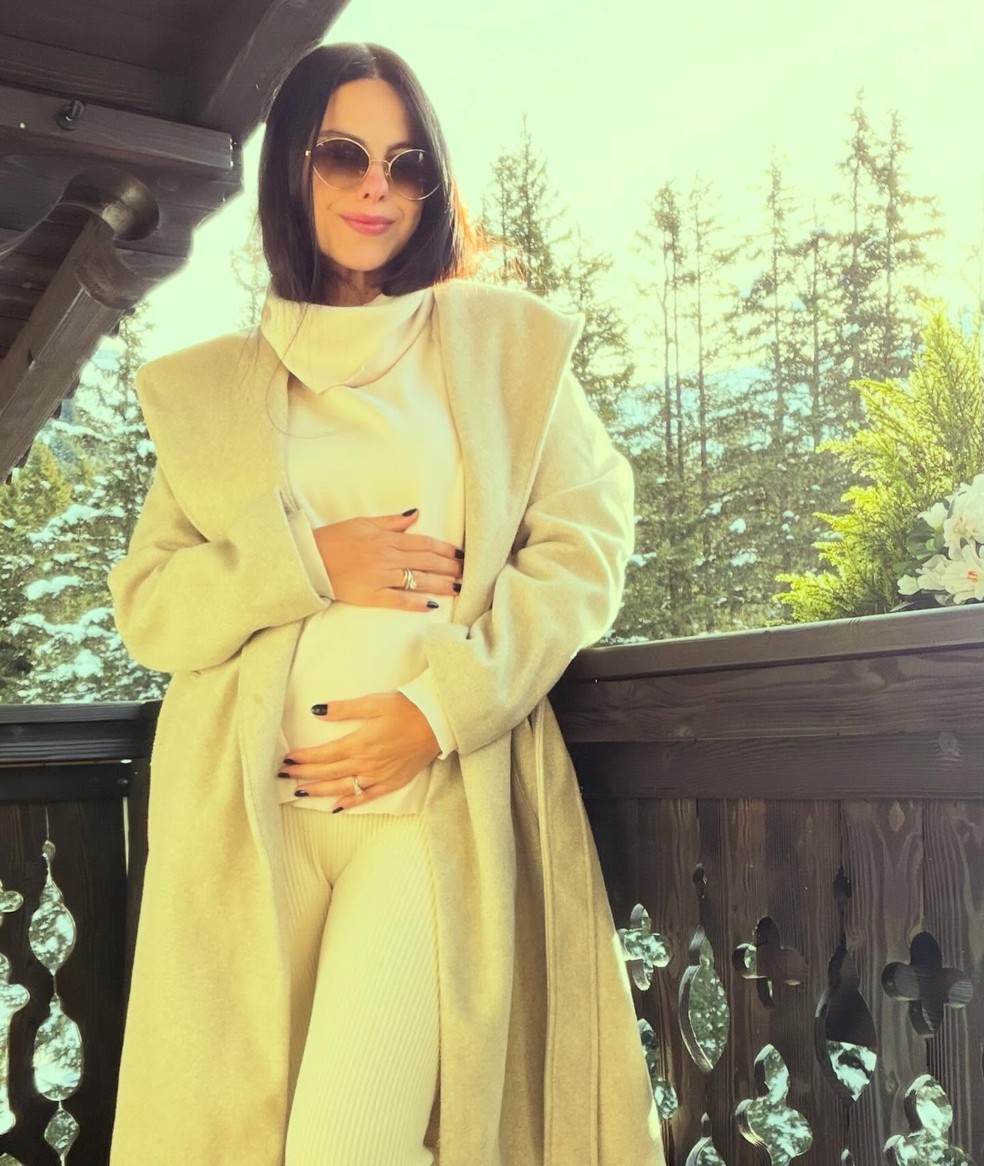 Sthefany Brito faz babymoon do terceiro filho em viagem à França; fotos