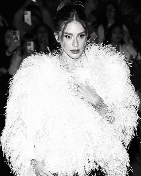 Marina Ruy Barbosa abre álbum de fotos em Cannes e arranca suspiros: 'Musa'