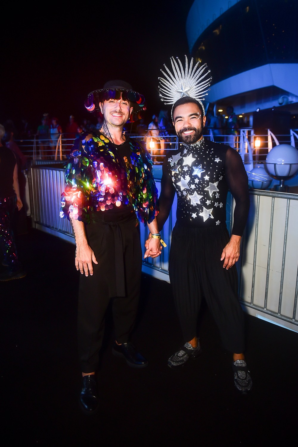 Famosos vão a festa à fantasia no Navio da Xuxa